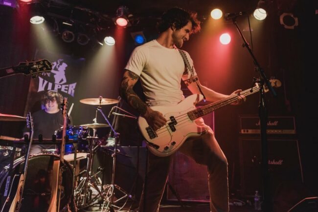 idobi.com - Free Alternative, Pop-Punk, Metal, and Indie Radio Stations