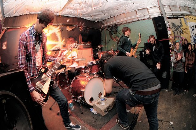 idobi.com - Free Alternative, Pop-Punk, Metal, and Indie Radio Stations