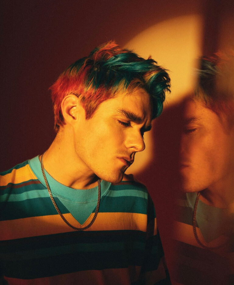 idobi.com - Free Alternative, Pop-Punk, Metal, and Indie Radio Stations