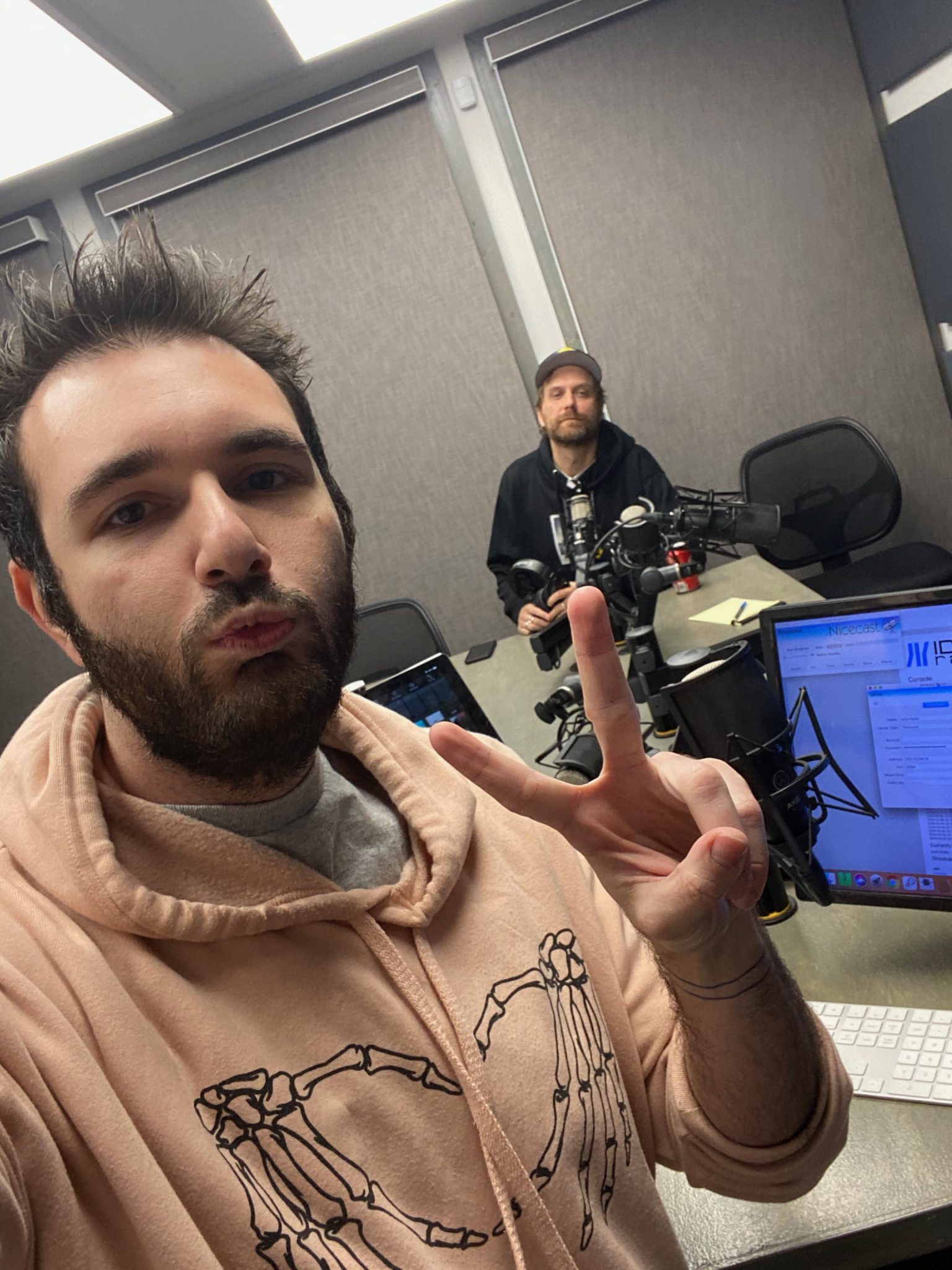 idobi.com - Free Alternative, Pop-Punk, Metal, and Indie Radio Stations