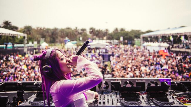 idobi.com - Free Alternative, Pop-Punk, Metal, and Indie Radio Stations